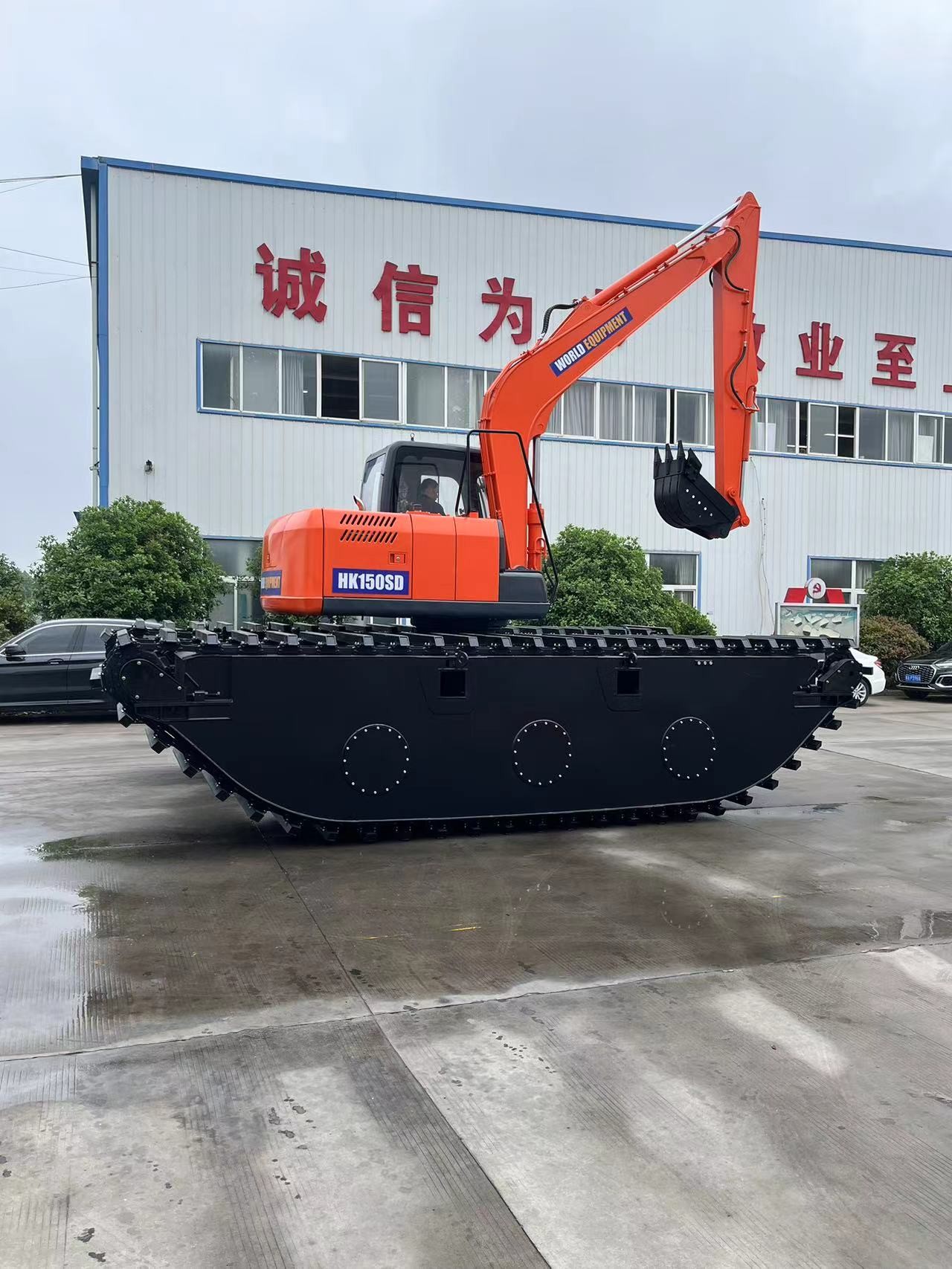 1300mm Pontoon Width Excavator in River for Heavy-Duty Applications and ...
