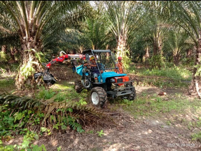 22HP Indonesia Palm Oil Tractor Mini Farm Tractor With Grapple